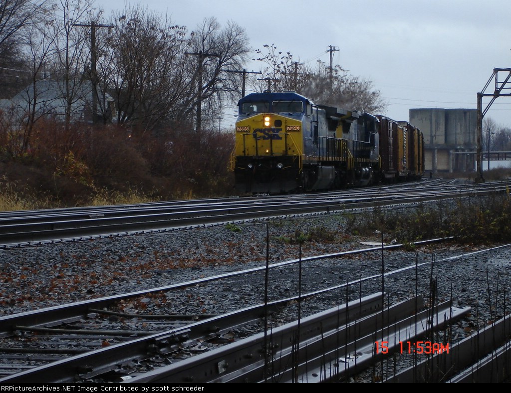 CSX 7696 & CSX 7839 heads WB after coming out of the yard